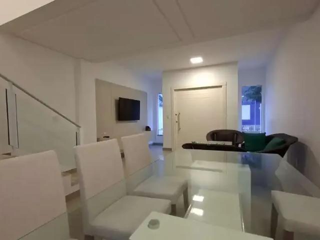 Casa / Sobrado para Locação em Balneário Camboriú/SC Centro 3 Quartos