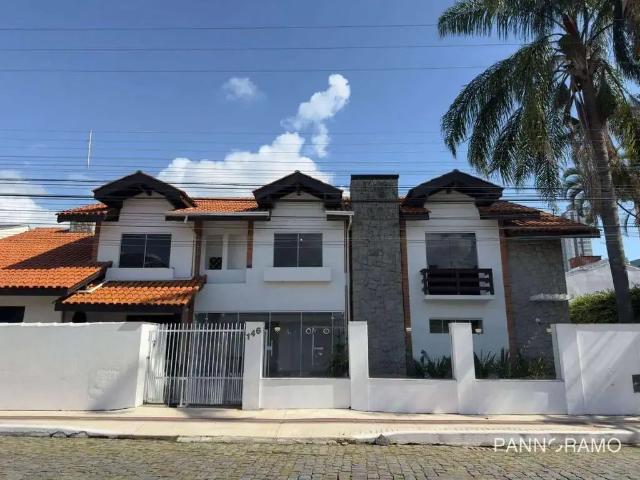 Casa / Sobrado para Locação em Balneário Camboriú/SC Centro 3 Quartos