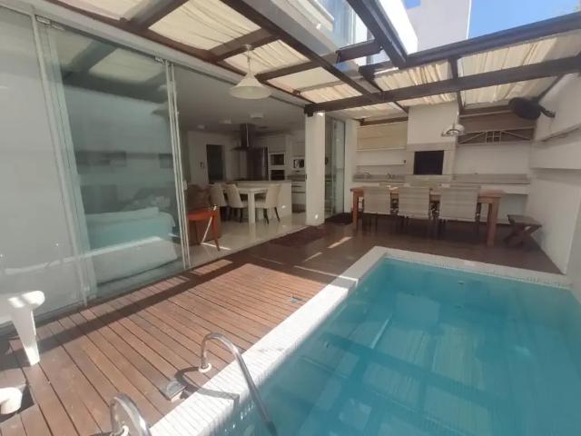 Casa / Sobrado para Locação em Balneário Camboriú/SC Centro 3 Quartos