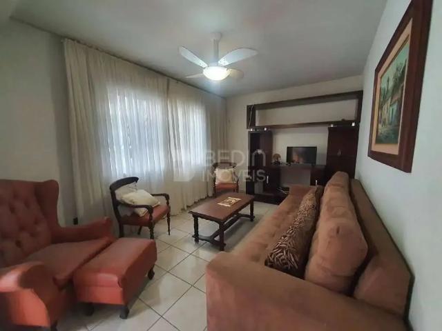 Casa / Sobrado para Locação em Balneário Camboriú/SC Centro 3 Quartos
