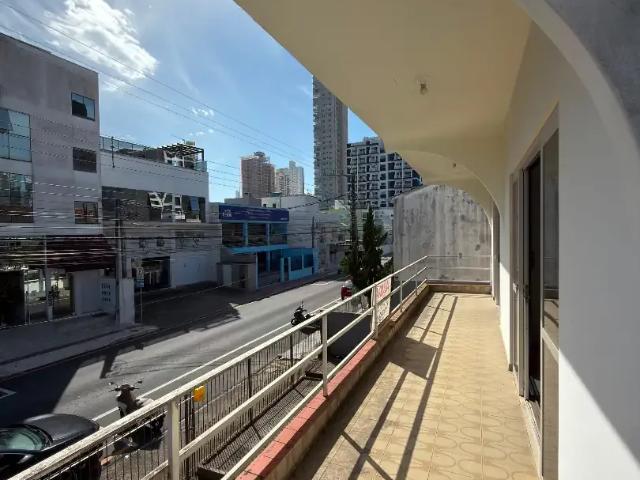 Casa / Sobrado para Locação em Balneário Camboriú/SC Centro 4 Quartos