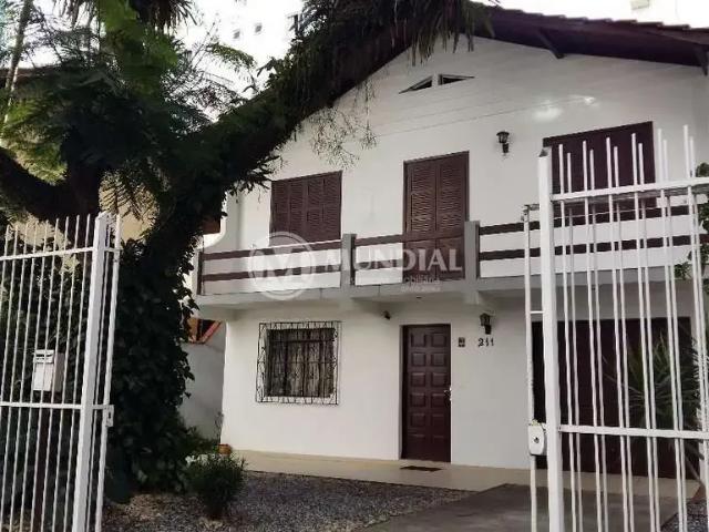 Casa / Sobrado para Locação em Balneário Camboriú/SC Centro 4 Quartos