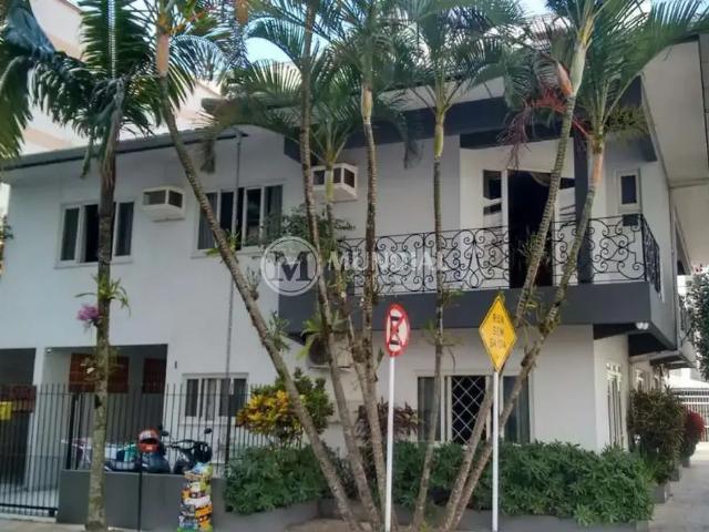 Casa / Sobrado para Locação em Balneário Camboriú/SC Centro 4 Quartos