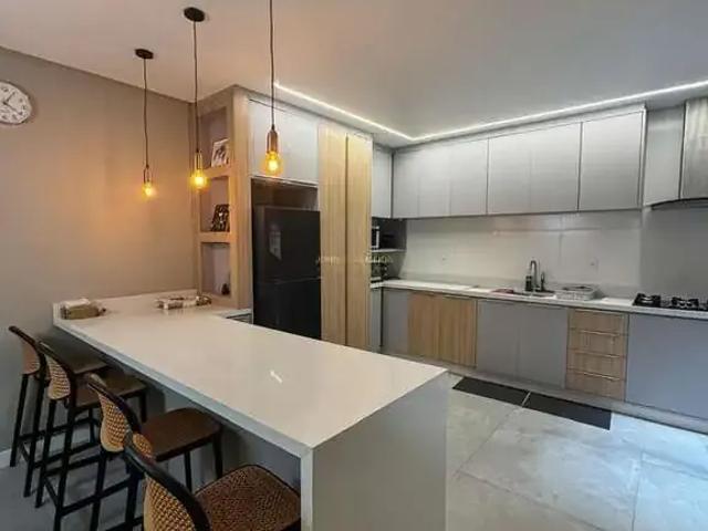 Casa / Sobrado para Locação em Balneário Camboriú/SC Centro 4 Quartos