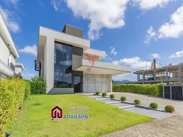 Casa / Sobrado para Locação em Balneário Camboriú/SC Centro 4 Quartos