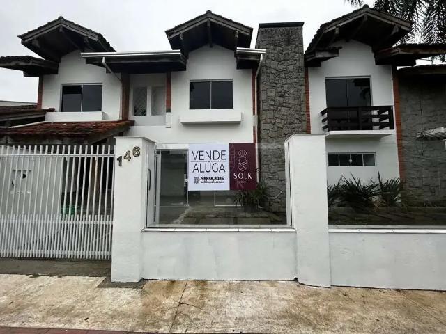 Casa / Sobrado para Locação em Balneário Camboriú/SC Centro 5 Quartos