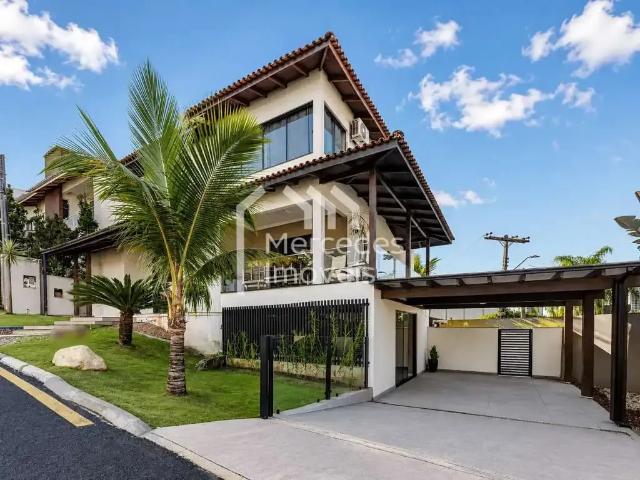 Casa / Sobrado para Locação em Balneário Camboriú/SC Ariribá 4 Quartos