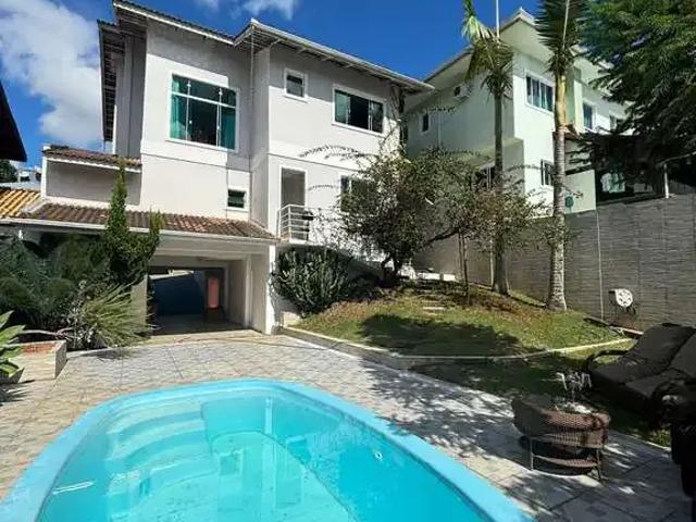 Casa / Sobrado para Locação em Balneário Camboriú/SC Ariribá 3 Quartos