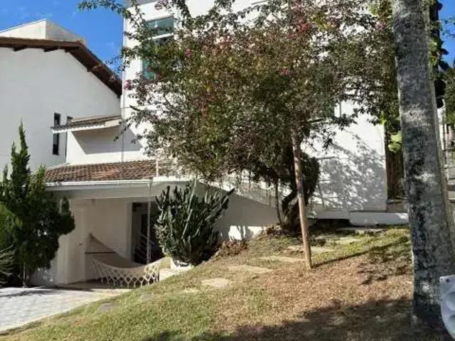 Casa / Sobrado para Locação em Balneário Camboriú/SC Ariribá 3 Quartos