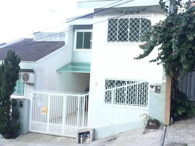 Casa / Sobrado para Locação em Balneário Camboriú/SC Nações 3 Quartos