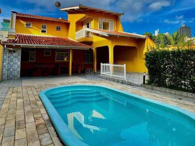 Casa / Sobrado para Locação em Balneário Camboriú/SC Nações 4 Quartos