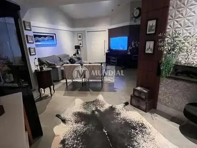Casa / Sobrado para Locação em Balneário Camboriú/SC Praia dos Amores 4 Quartos
