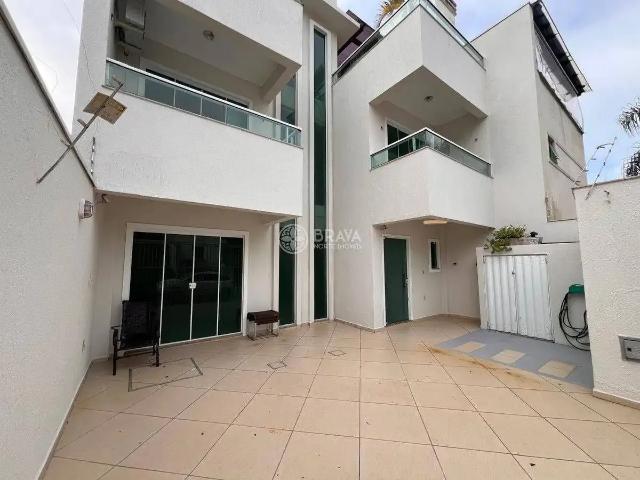 Casa / Sobrado para Locação em Balneário Camboriú/SC Praia dos Amores 3 Quartos