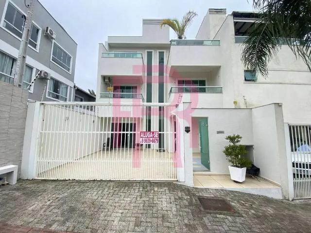 Casa / Sobrado para Locação em Balneário Camboriú/SC Praia dos Amores 3 Quartos