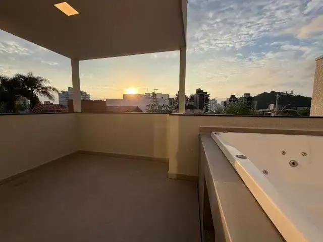 Casa / Sobrado para Locação em Balneário Camboriú/SC Praia dos Amores 3 Quartos