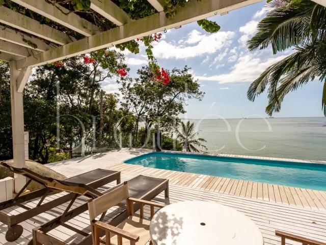 Casa / Sobrado para Locação em Balneário Camboriú/SC Praia das Taquaras 3 Quartos