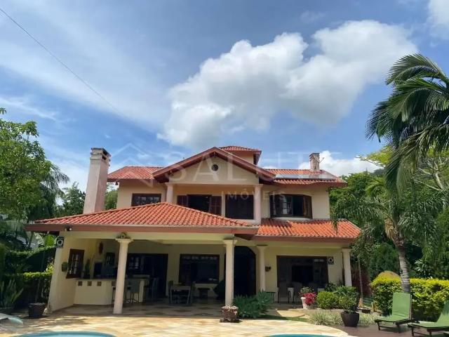 Casa / Sobrado para Locação em Balneário Camboriú/SC Praia das Taquaras 4 Quartos