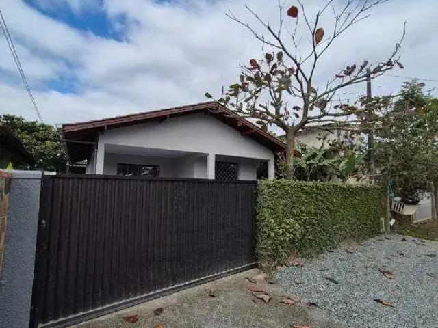Casa / Sobrado para Locação em Balneário Piçarras/SC Itacolomi 2 Quartos