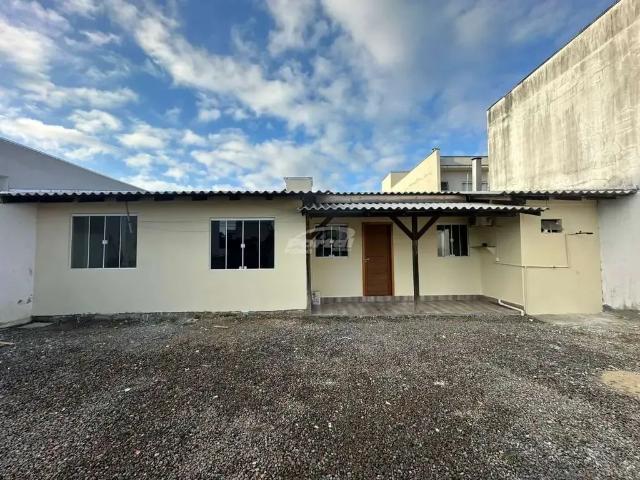 Casa / Sobrado para Locação em Balneário Piçarras/SC Itacolomi 2 Quartos