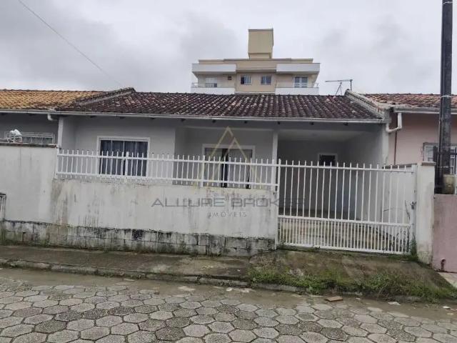 Casa / Sobrado para Locação em Balneário Piçarras/SC Itacolomi 2 Quartos