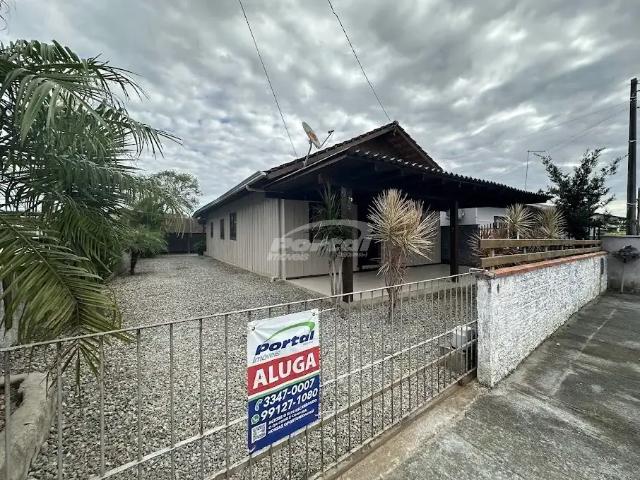 Casa / Sobrado para Locação em Balneário Piçarras/SC Itacolomi 3 Quartos