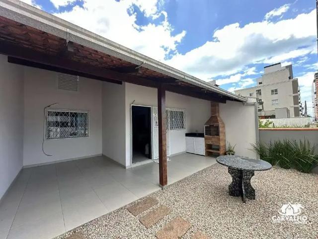 Casa / Sobrado para Locação em Balneário Piçarras/SC Itacolomi 3 Quartos