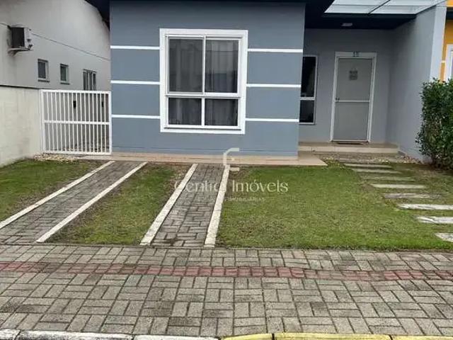 Casa / Sobrado para Locação em Balneário Piçarras/SC Itacolomi 3 Quartos
