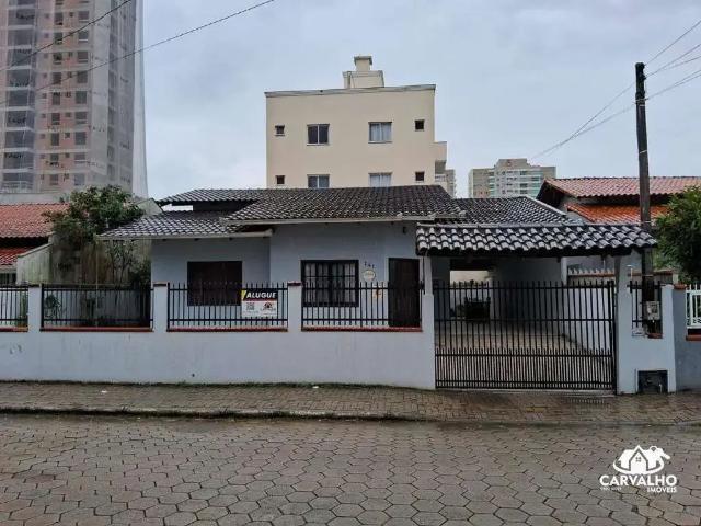 Casa / Sobrado para Locação em Balneário Piçarras/SC Itacolomi 3 Quartos