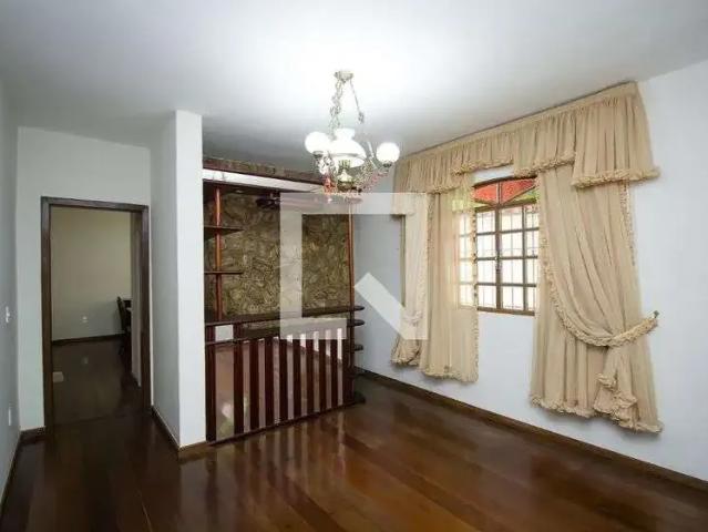 Casa / Sobrado para Locação em Belo Horizonte/MG Aparecida 4 Quartos