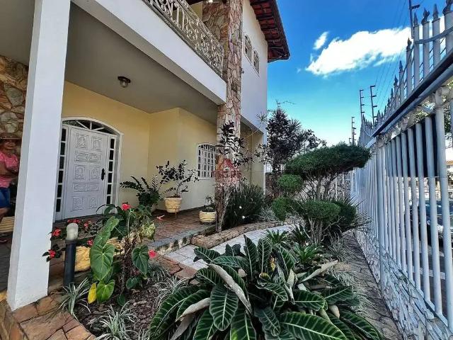 Casa / Sobrado para Locação em Belo Horizonte/MG Candelária 6 Quartos