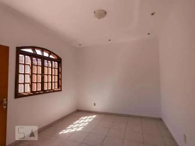 Casa / Sobrado para Locação em Belo Horizonte/MG Copacabana 4 Quartos