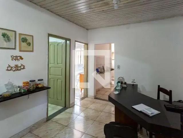 Casa / Sobrado para Locação em Belo Horizonte/MG Dom Bosco 2 Quartos