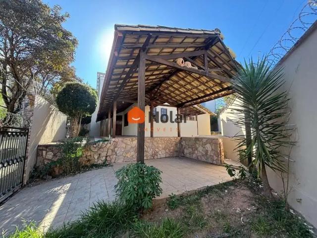 Casa / Sobrado para Locação em Belo Horizonte/MG Fernão Dias 3 Quartos