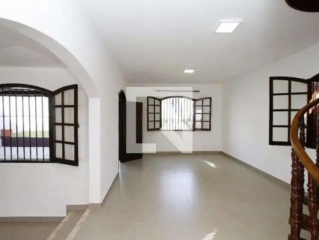 Casa / Sobrado para Locação em Belo Horizonte/MG Palmeiras 5 Quartos