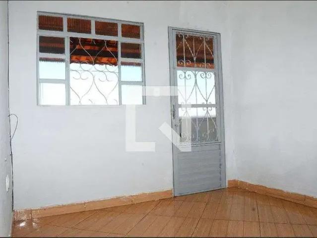 Casa / Sobrado para Locação em Belo Horizonte/MG Paulo VI 2 Quartos