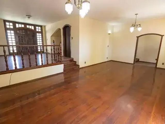 Casa / Sobrado para Locação em Belo Horizonte/MG São Luiz 5 Quartos