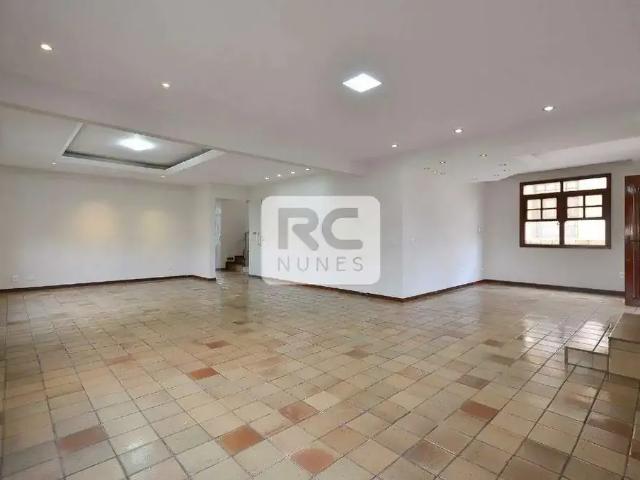 Casa / Sobrado para Locação em Belo Horizonte/MG Santa Tereza 8 Quartos