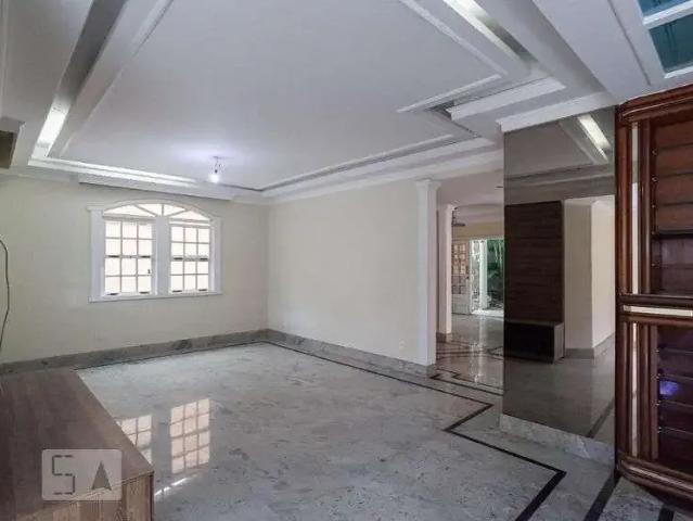 Casa / Sobrado para Locação em Belo Horizonte/MG Santa Amélia 4 Quartos