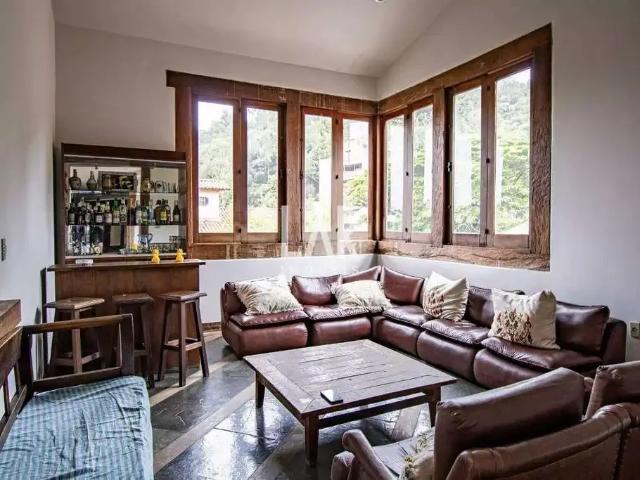 Casa / Sobrado para Locação em Belo Horizonte/MG Santa Lúcia 4 Quartos