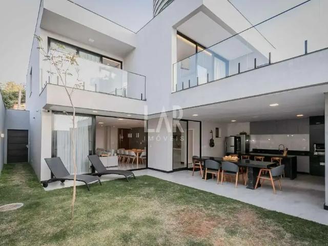Casa / Sobrado para Locação em Belo Horizonte/MG Santa Lúcia 4 Quartos