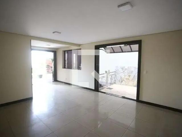 Casa / Sobrado para Locação em Belo Horizonte/MG Santa Lúcia 5 Quartos