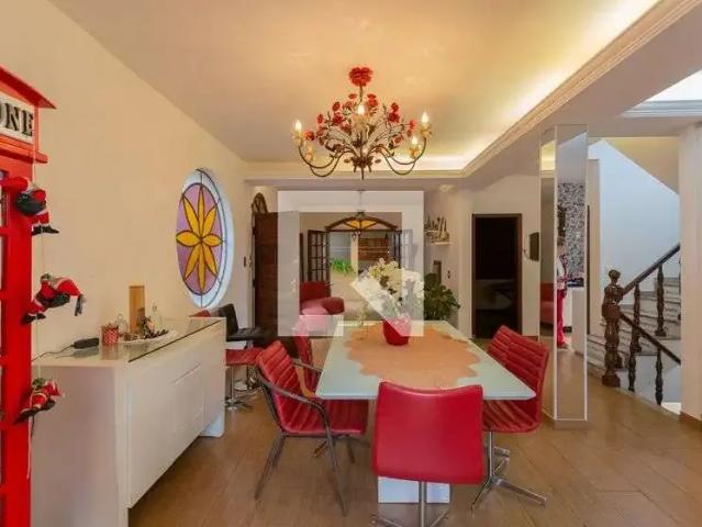 Casa / Sobrado para Locação em Belo Horizonte/MG Serra 4 Quartos