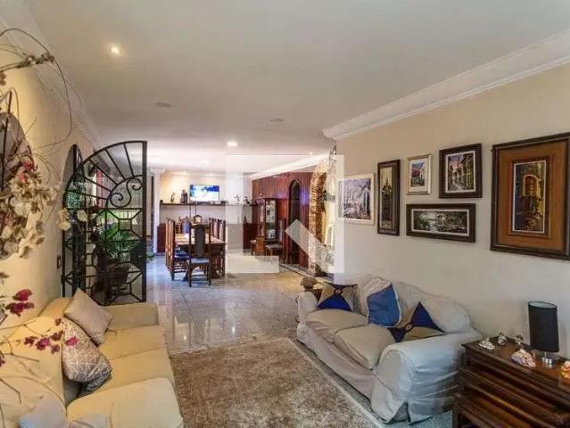Casa / Sobrado para Locação em Belo Horizonte/MG Serra 3 Quartos