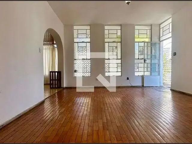 Casa / Sobrado para Locação em Belo Horizonte/MG Serra 3 Quartos