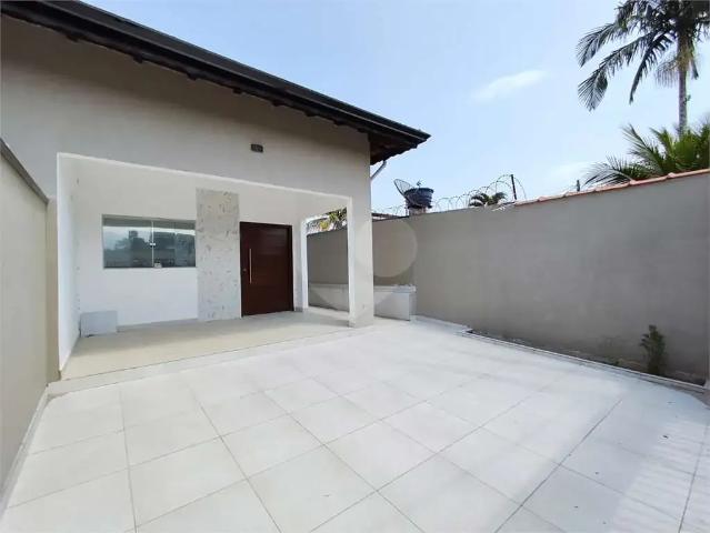 Casa / Sobrado para Locação em Bertioga/SP Boraceia 3 Quartos