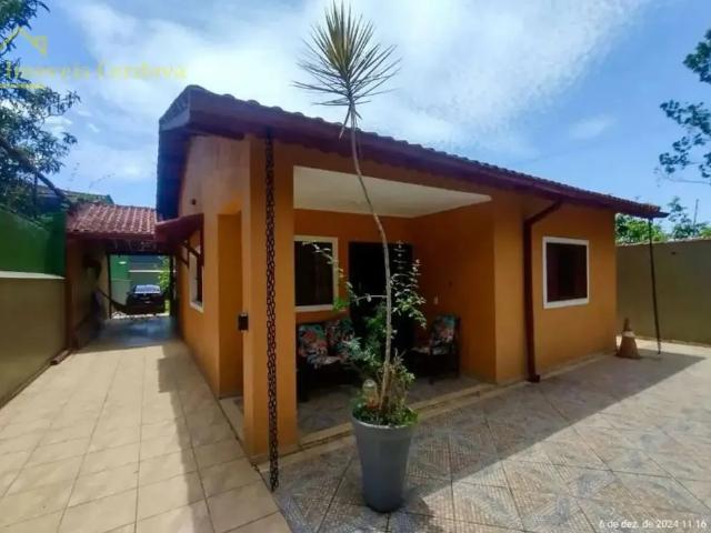 Casa / Sobrado para Locação em Bertioga/SP Indaia 3 Quartos