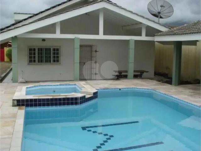 Casa / Sobrado para Locação em Bertioga/SP Maitinga 3 Quartos