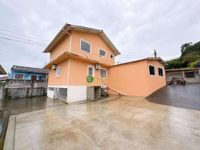 Casa / Sobrado para Locação em Biguaçu/SC Fundos 3 Quartos