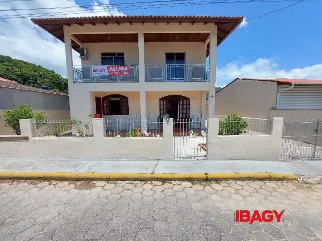 Casa / Sobrado para Locação em Biguaçu/SC Rio Caveiras 4 Quartos
