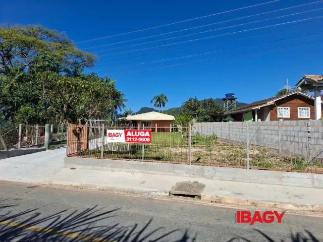 Casa / Sobrado para Locação em Biguaçu/SC Três Riachos 2 Quartos